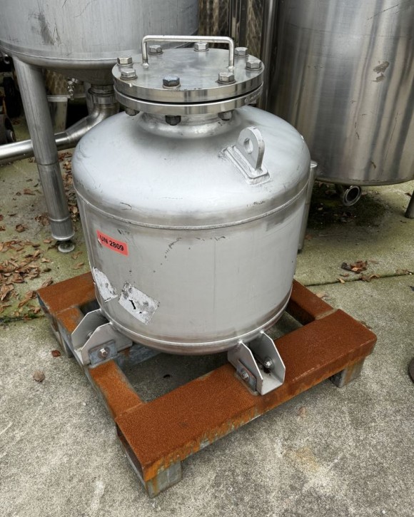 Containers (closed) / Containers (open) / Tanks / Identically ...