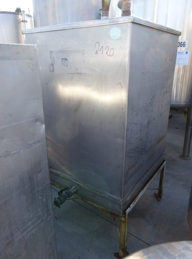 Containers (closed) / Tanks / Main container type, 700 liter, Rectangular